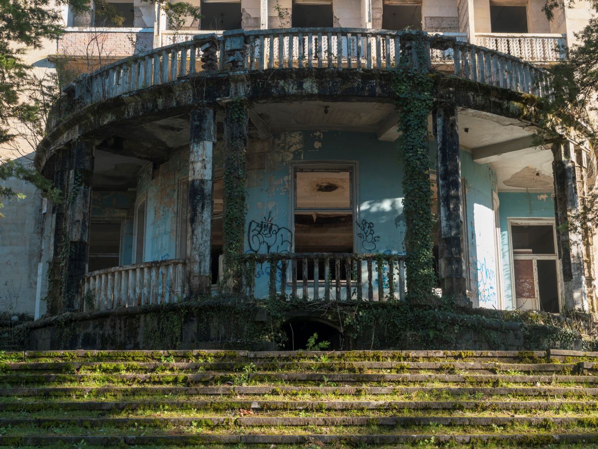Tskaltubo. A Travelogue from an Old Soviet Spa Resort